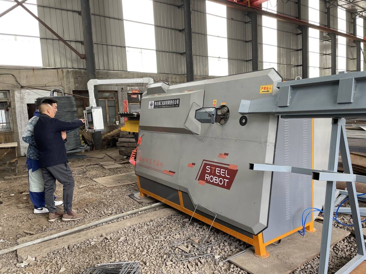 Wow! The steel bar bending machine makes bending steel bars so simple ...